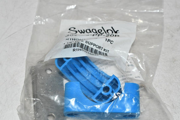 NEW Swagelok 304-S5-PP-20P BOLTED PLASTIC CLAMP PIPE SUPPORT KIT 1-1/4