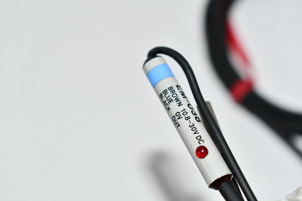 NEW Keyence EM-038 Main Unit, Shielded Type, f3.8, NPN Cylindrical – VB ...