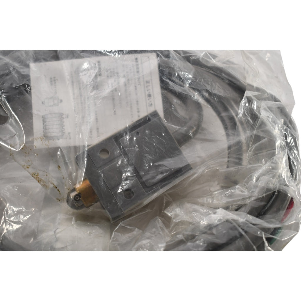 NEW Omron D4C-1602 Compact Limit Switch Roller Plunger IP67 3M Cable ...