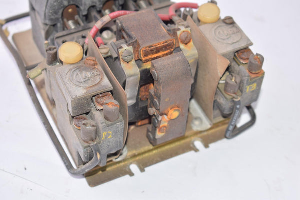 Clark Controller BUL. 6013 CAT No. 13U31 Type: CY Size: 1 600 VAC MAX ...