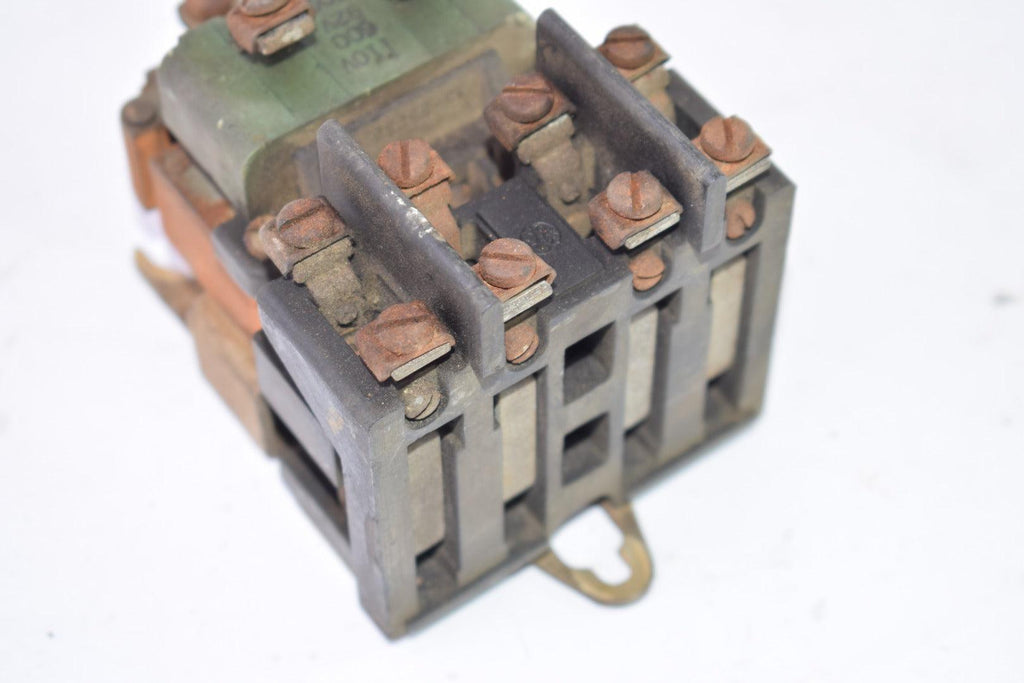 GE General Electric CR2810A14A0 Machine Tool Relay 600V 10 Amp