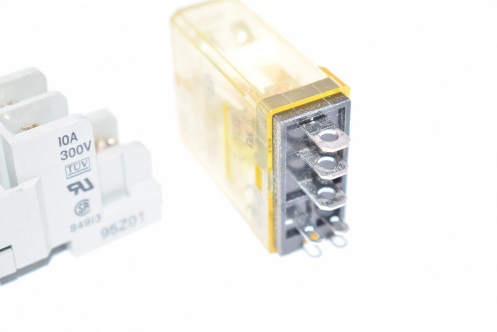IDEC RH1B-U W/ IDEC SH1B-05 Relay Socket Base