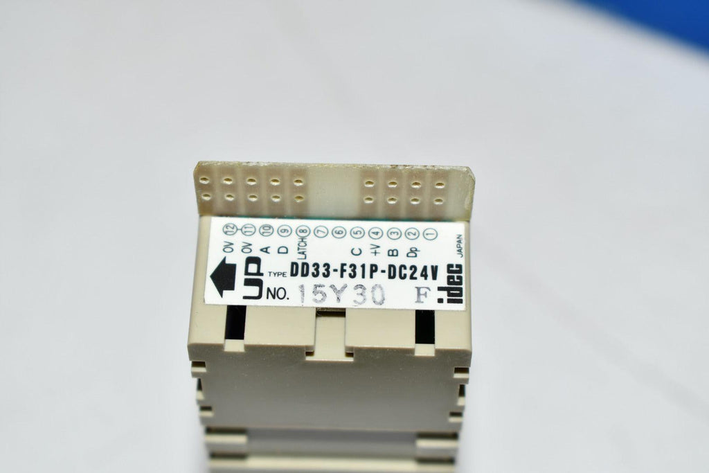 NEW Idec DD33-F31P-DC24V Digital Display Unit