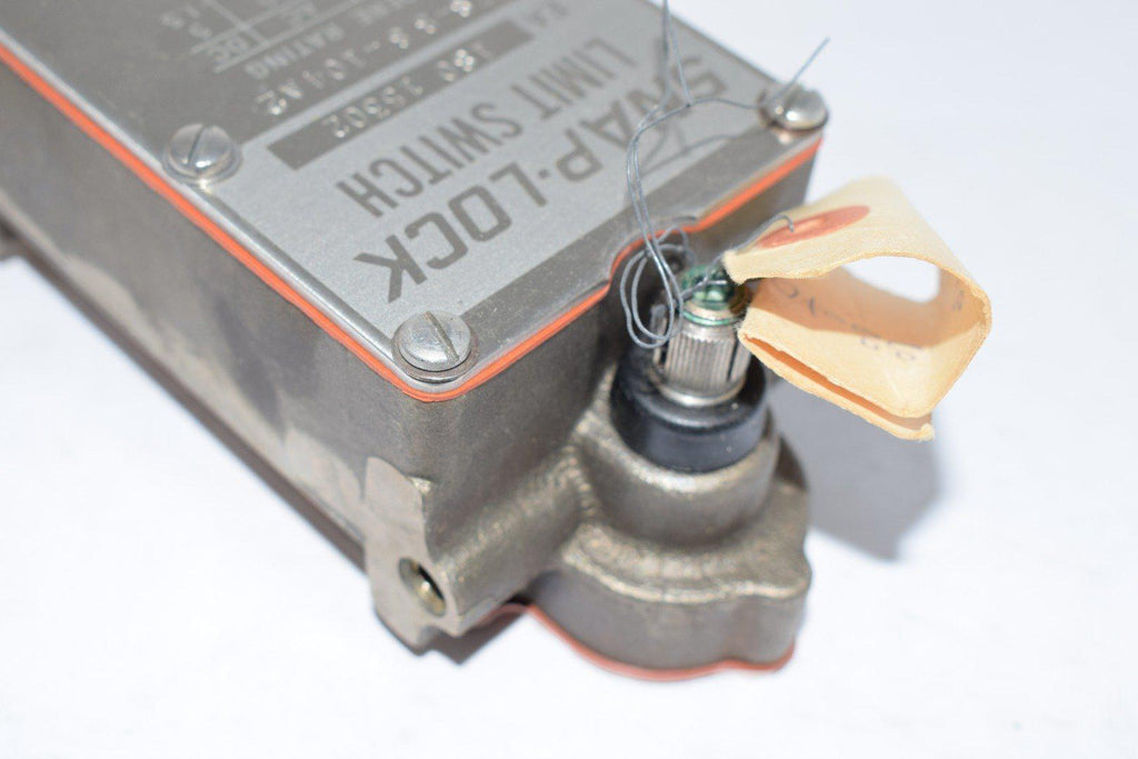 NEW Namco Controls EA180-15302 Snap-lock Limit Switch