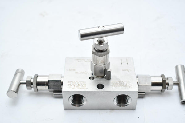 NEW Swagelok SS-V3NBF8 Stainless Steel 3-Valve Instrument Manifold 1/2