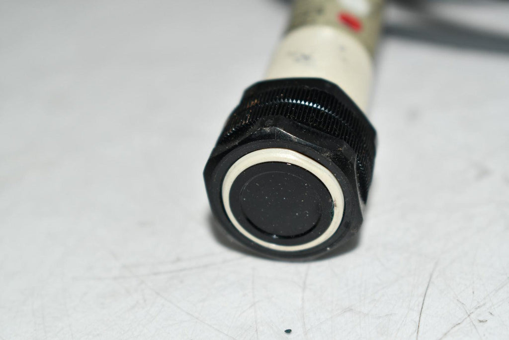 Omron E3F2-DS30C4 Reflective, Diffuse Optical Sensor 11.811'' (300mm)